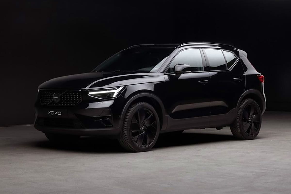 볼보, 신형 EX40·EC40 ‘블랙 에디션’ 공개