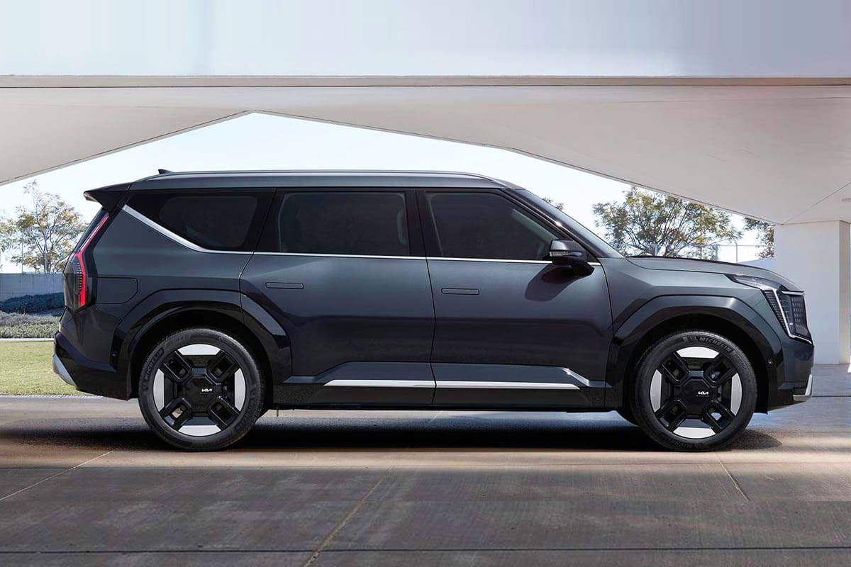 "이렇게 좋아졌는데 가격이..." 조용하게 출시된 기아의 신형 플래그십 전기 SUV, 이래도 되나?