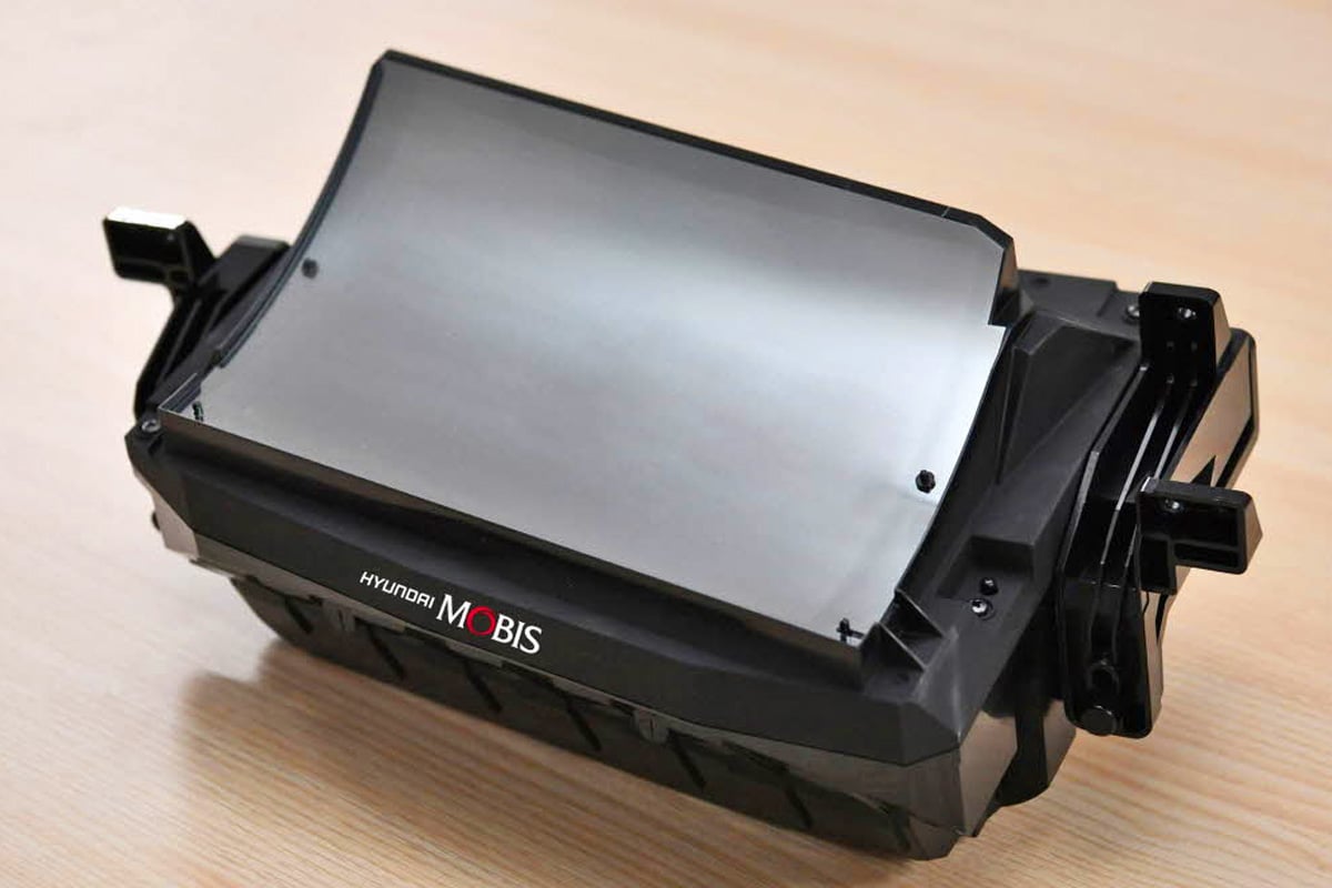 "앞유리 전체가 디스플레이?" 미래 자동차에 적용될 '놀라운 신기술' 공개