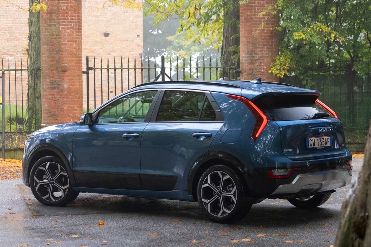 "한 번에 1,600km 간다?" 독특한 LPG 하이브리드로 재탄생한 기아의 신차