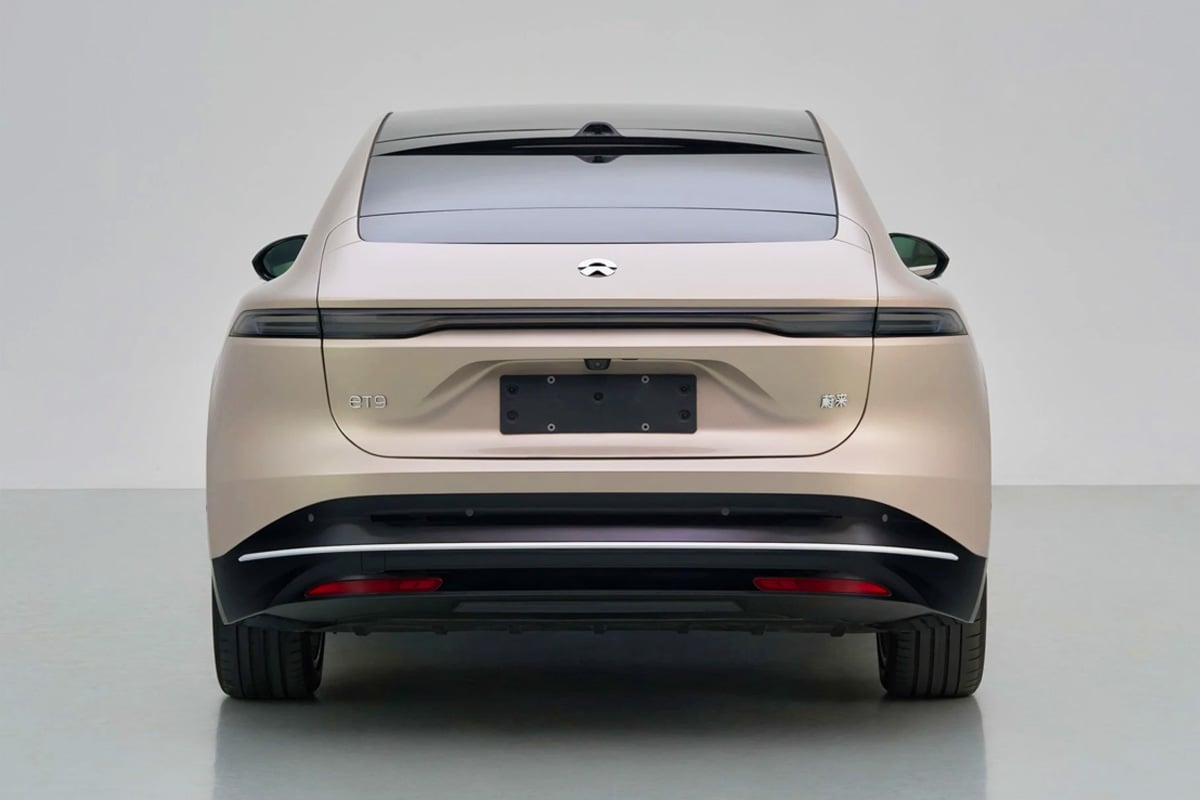 "5분 충전으로 255km 간다"...1억 5천만 원대 럭셔리 전기 세단 등장