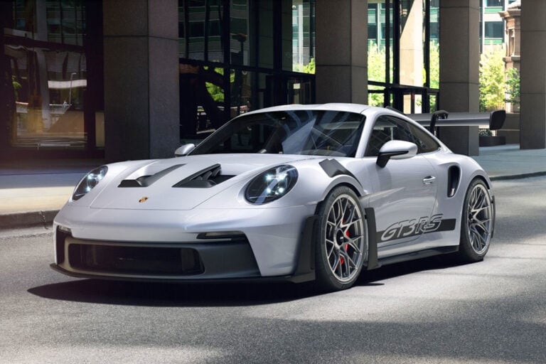 "30년 된 모델이 제로백 3초대?" 올드카 마니아들 눈 돌아가는 신차 등장