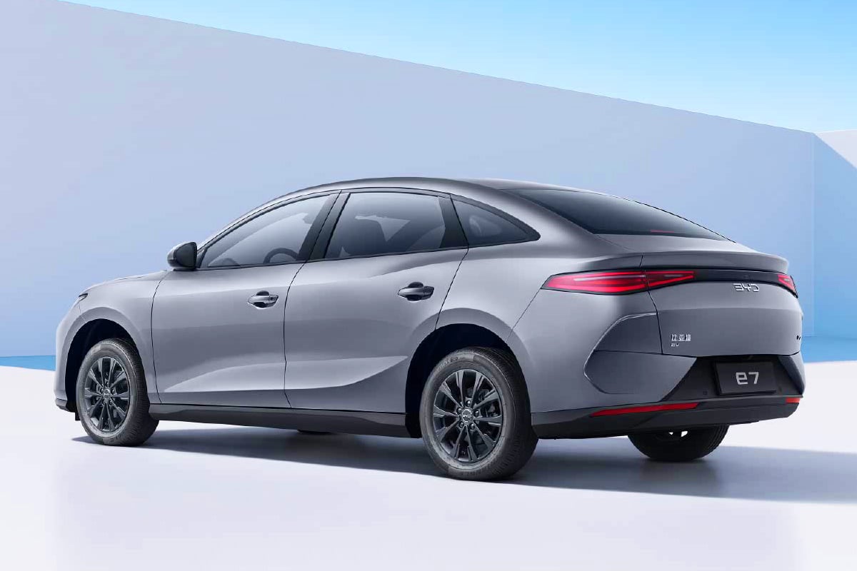 "520km 달리는 신차가 1천만 원대?".. 가성비 끝판왕 세단 등장에 '환호'