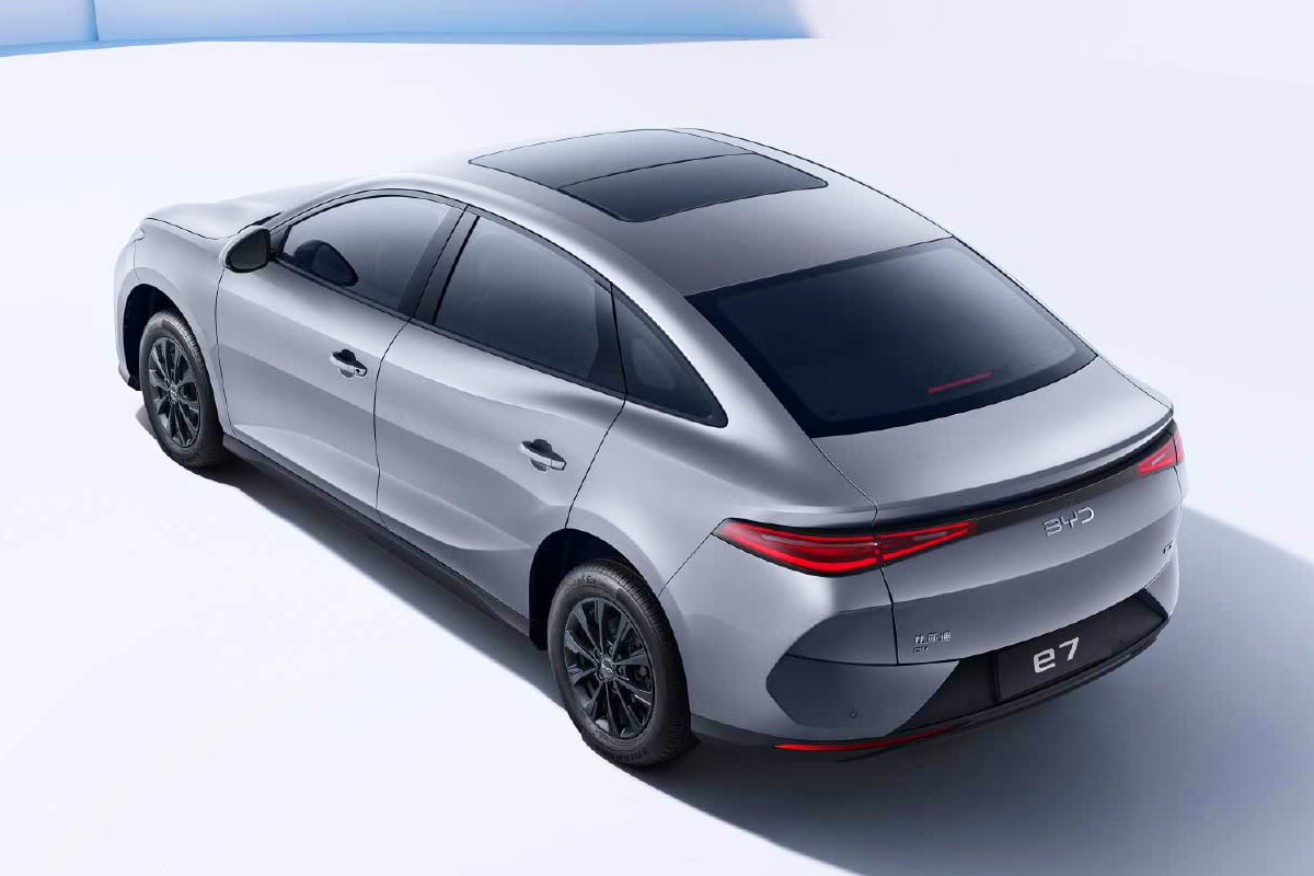 "520km 달리는 신차가 1천만 원대?".. 가성비 끝판왕 세단 등장에 '환호'