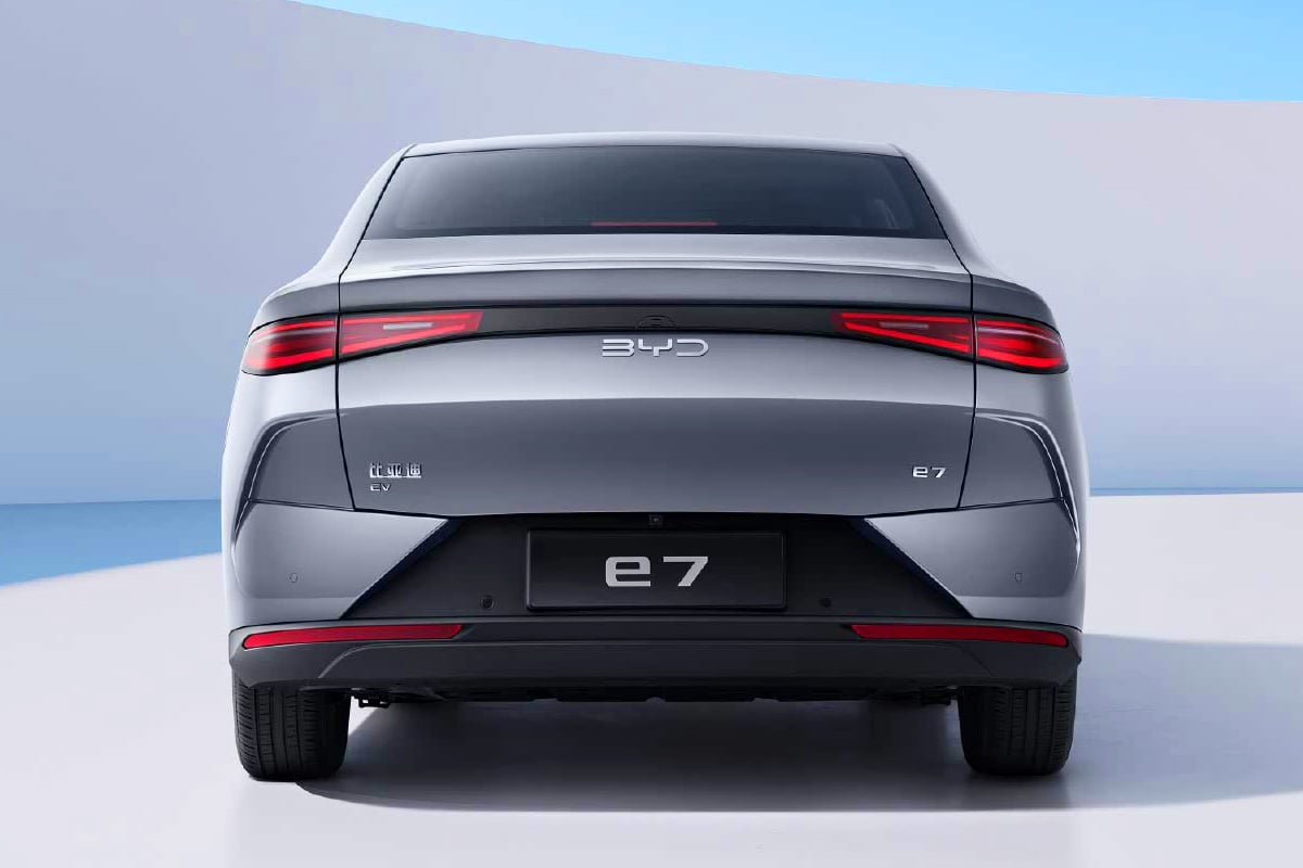 "520km 달리는 신차가 1천만 원대?".. 가성비 끝판왕 세단 등장에 '환호'