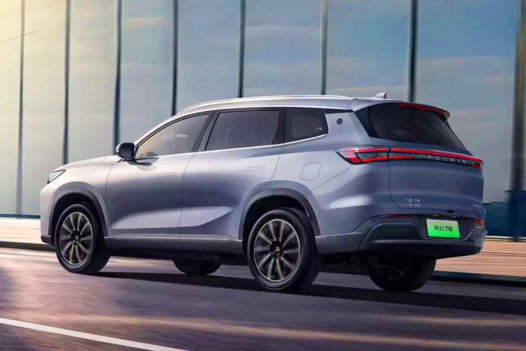 "연비 76.9km/L에 가격이 2천만 원?".. 한번에 1,400km 간다는 하이브리드 SUV 등장