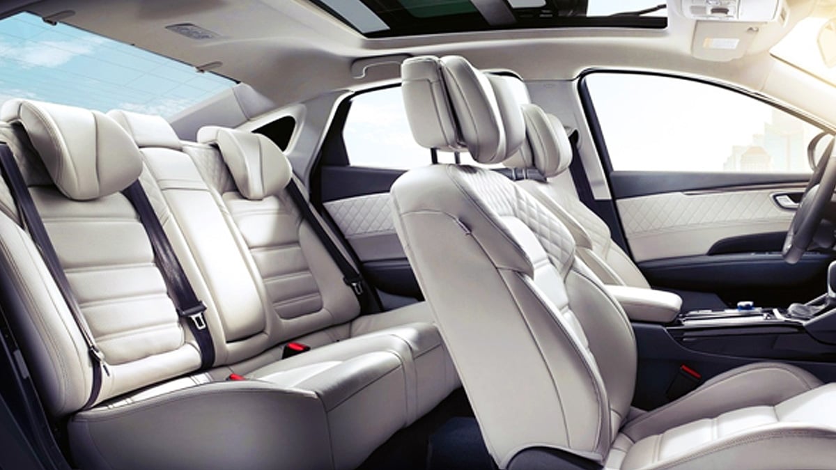 "아반떼 가격에 프리미엄 세단을?"...최대 '800만원' 파격 할인 소식에 '시선 집중'