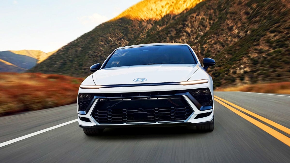 현대차 쏘나타를 390만 원 '뚝' 떨어진 가격에... 아반떼보다 싸게 사는 중형 세단